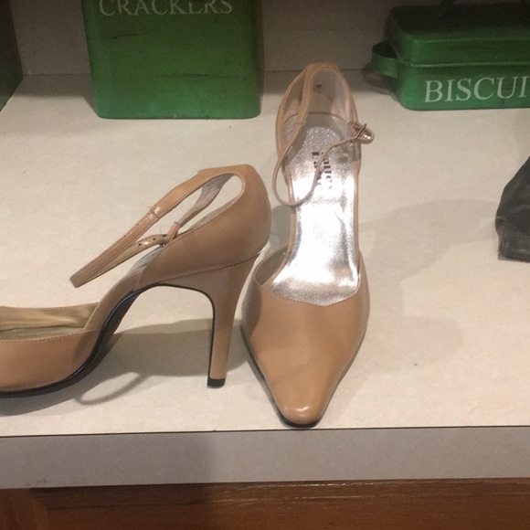 Valley Lane | Shoes | Nwot Womens Camel Color Heels Heel Is 35 | Poshmark